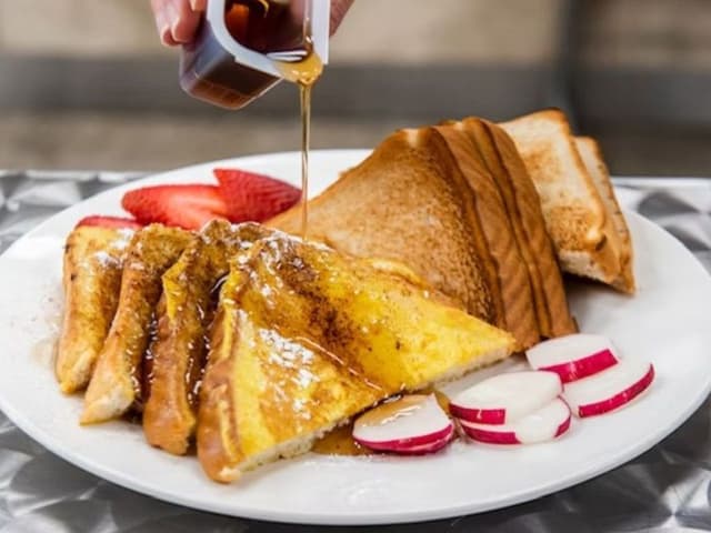 Egglinton Grill (2609 Eglinton Ave W) | Order Delivery & Take Out ...
